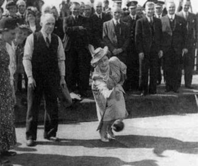 Royal Visit to Bowling Club 1942 - Blantyre Project - Official History ...