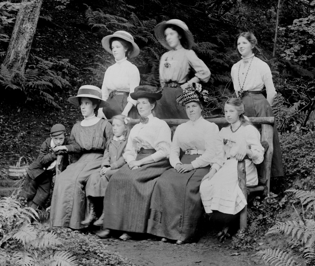 David Ritchie's 1908 Family Photo: A Glimpse into the Past - Blantyre ...
